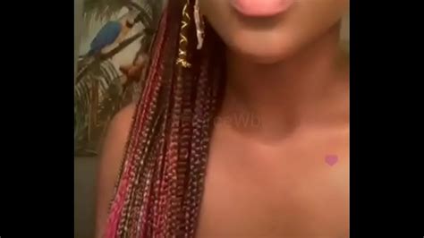 Twerking Naked For Money XNXX
