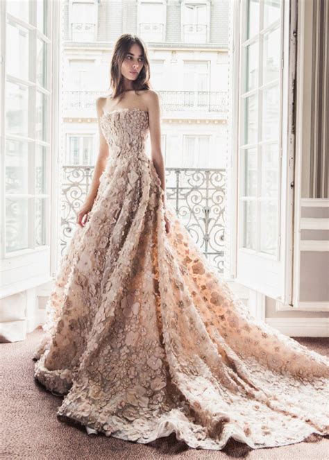 15 Modern Wedding Dresses Featuring Incredible Statement Details Praise Wedding