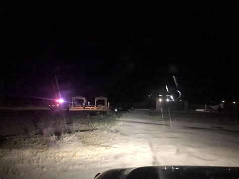 耿和 On Twitter 6月4号凌晨1点半，陈维明老师与义工为铁链女雕塑做最后的收尾，及为自由雕塑公园守夜。 没成想突然有一辆黑色轿车