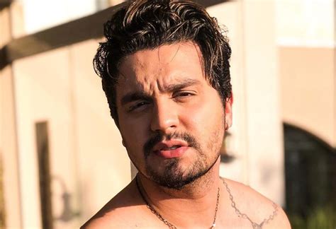 Luan Santana Exibe Corpo Sarada Sem Camisa Volume Na Cueca