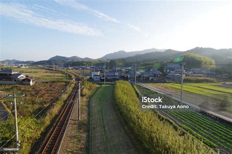 에히메 현 시코쿠 일본의 철로가있는 시골 풍경 0명에 대한 스톡 사진 및 기타 이미지 0명 가을 경관 Istock