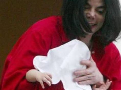 Sinceramente Religioso Suyo michael jackson enseñando a su hijo cama