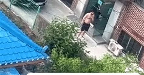 흉기 난동 외국인 안전하게 신속 제압한 남녀 경찰 콤비