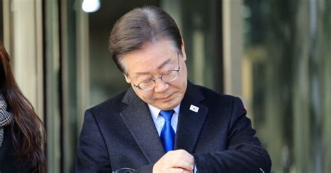 與 “이재명 ‘2찍 발언 주워 담을 수 없어국민 편가르기”