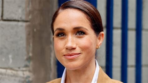 Hertuginde Meghan Chik I Halterneckvest Og Matchende Bukser Billed Bladet