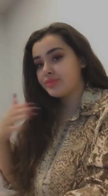 Indian Giant Selfie Girl