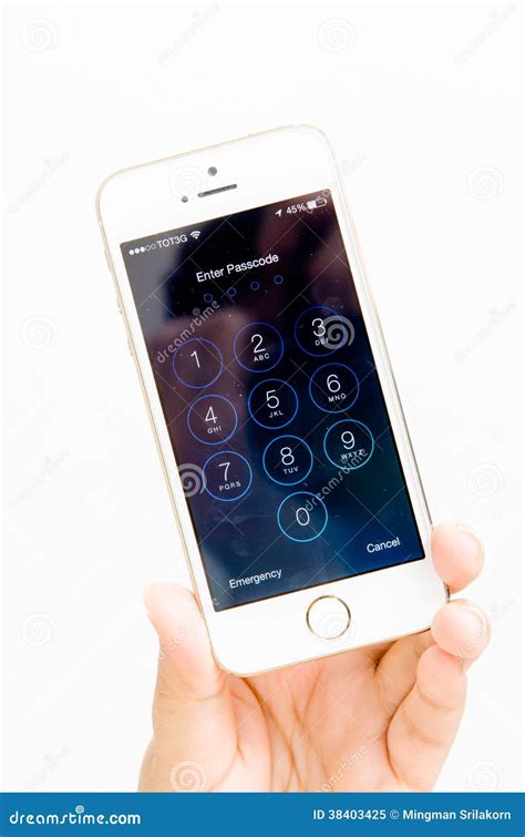 Apple Iphone 5 Enter Passcode Screen Editorial Image Image Of Editorial Human 38403425