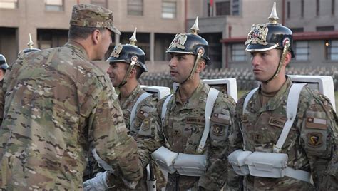 Postula a la Escuela Militar hasta el de agosto Cuánto gana un oficial del Ejército