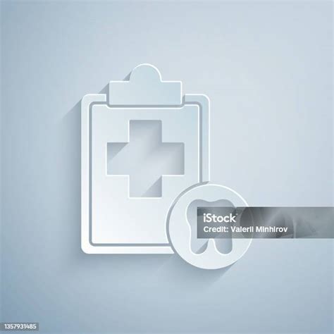 종이 컷 클립 보드 치과 카드 또는 환자 의료 기록 아이콘 회색 배경에 격리 치과 보험 치과 진료소 보고서 종이 아트 스타일 벡터 3차원 형태에 대한 스톡 벡터 아트 및