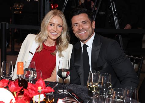 Watch Kelly Ripa React To Husband Mark Consuelos Admission He Kissed A