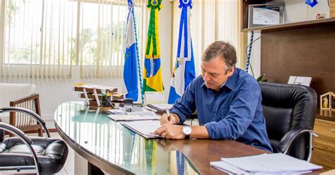Prefeito Dr Adriano Moreno Sanciona Lei Para Adequar Vencimento De