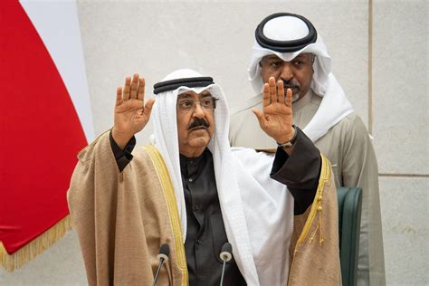 الشيخ مشعل الأحمد الجابر يؤدي اليمين الدستورية أميراً للكويت