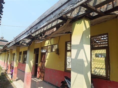 Viral Curhatan Orang Tua Siswa Soal Kondisi SDN Di Karawang Rusak Berat Kumparan