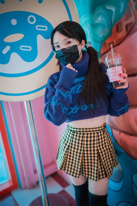 Son Yeeun 손예은 DJAWA Early Spring Walk in March Vol 2 S Ver Set 02