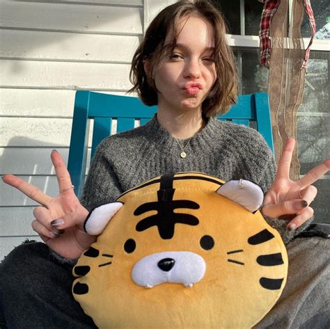 Emma Myers Image