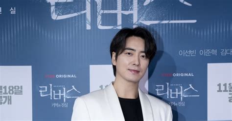 ‘리버스 이준혁 내 팔에 셀프 키스신‥오디오 무비라 용기 얻어”