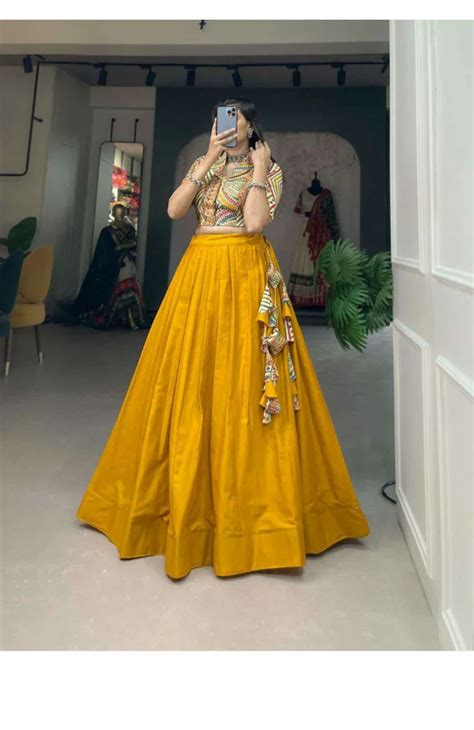 Haldi Special Yellow Color Cotton Plain Choli With Printed Blouse For Bride Special At ₹ 1150