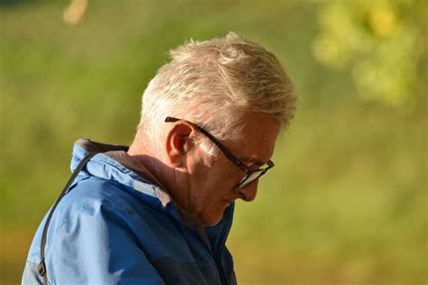 Безкоштовна картинка люди похилого віку задоволення окулярів Дідусь Жакет пенсіонер