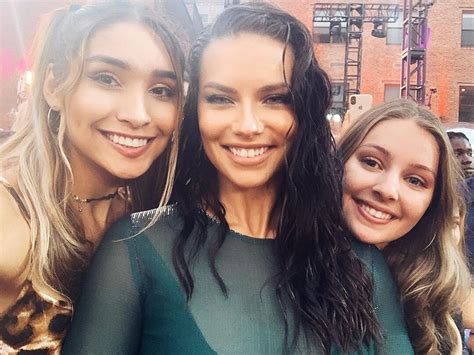 Adriana Lima New Sexy 25 Photos And Video The Fappening