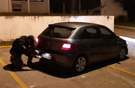 Polícia Rodoviária Federal apreende veículo roubado e placas falsas em