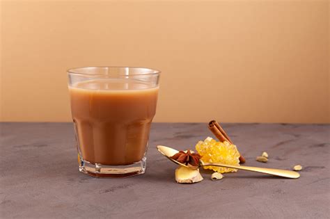 아드락 차이 전통적인 인도 매운 음료 우유 생강 및 다양한 향신료를 첨가하여 준비됩니다 Tandoori에 대한 스톡 사진 및 기타 이미지 Istock