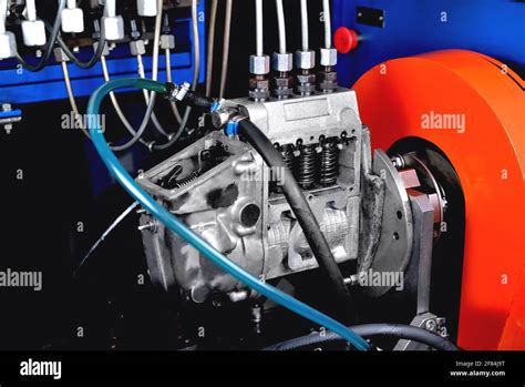 Una bomba de combustible para un motor diésel después de la reparación