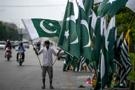 Pakistán Tiene Nuevo Primer Ministro Renuncia Parte Del Gobierno Mundo