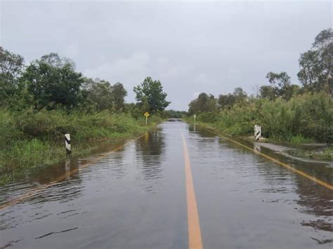 น้ำท่วมภาคใต้ ถนนทช 7 สายทาง มีไหล่ทางชำรุดรถผ่านไม่ได้ 2 สายทางที่ นครศรีฯ และ พัทลุง