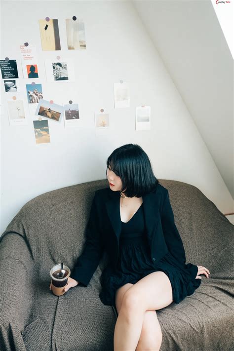 Loozy Zia With Delivery Man Photos And Videos Cosplaytele