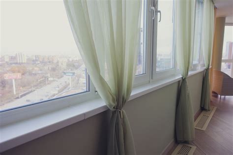 Какие шторы повесить на балконе с раздвижными окнами - 96 фото