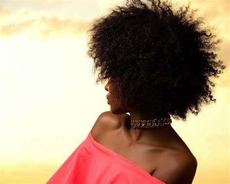 Comment choisir une coiffure pour les cheveux crépus Carre d info