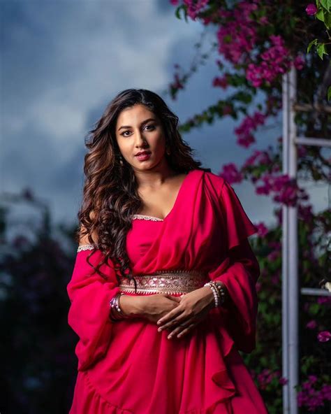Anchor Vishnu Priya Share Latest Pics In Pink Dress Look At Vishnu