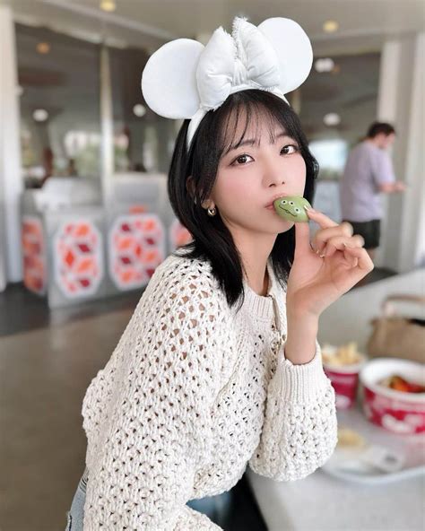 早瀬あやさんのインスタグラム写真 早瀬あやinstagram「いきました🐭🏰🩶 ディズニー40周年」9月25日 17時05分