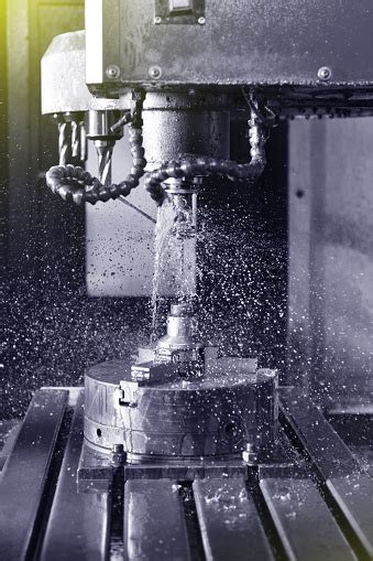 스핀 들 척 및 설치 금속 부품에 포켓 고정밀 Cnc 산업 선반 선반 기계 Cnc 기계는 금속 부분에 구멍을 훈련 닫 다 0명에 대한 스톡 사진 및 기타 이미지 Istock