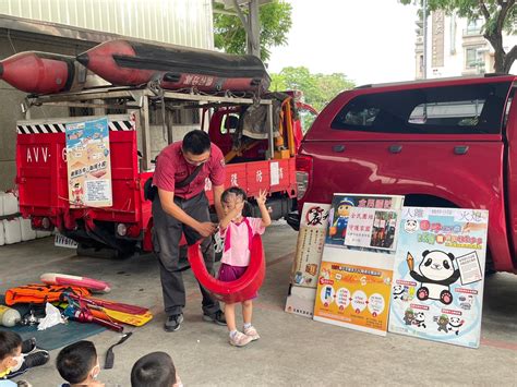 楠梓國小幼兒園參訪消防隊 體驗一日打火英雄