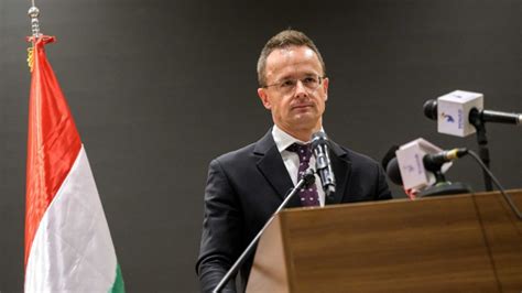 Външият министър на Унгария Брюксел и Киев се опитват да ни въвлекат