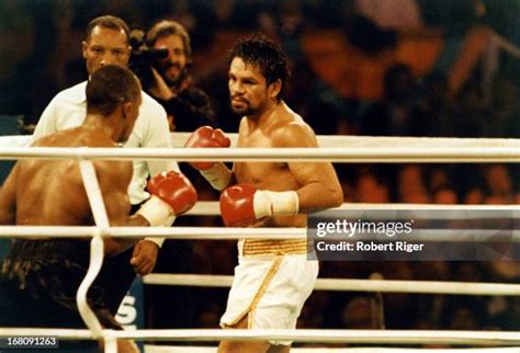 Sugar Ray Leonard Vs Roberto Duran Photos And Premium High Res Pictures