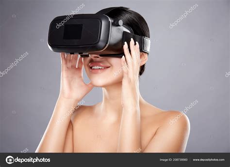 Naked Girl Naked Shoulders Wearing Virtual Reality Glasses Gray Studio