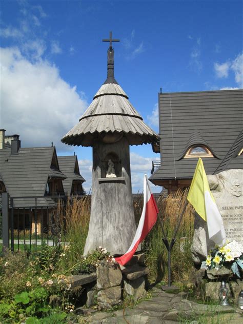 Zakopane Kapliczka z figurą Jezusa Frasobliwego Atrakcje turystyczne Zakopanego Ciekawe