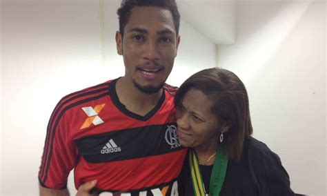 Mãe De Hernane Lembra Da Tristeza Do Filho No Fla Jornal O Globo