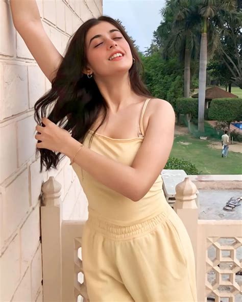 Urvi Singh Hot Photos Gallery Uhd Photos Mobile Hd Wallpaper