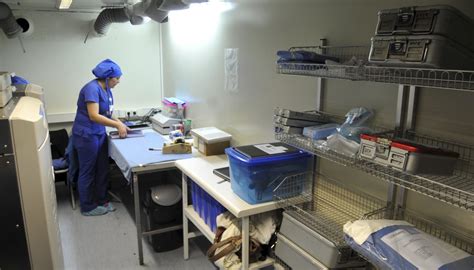 Estudio analizó oferta de pabellones de hospitales disponibles en el país Solo el se