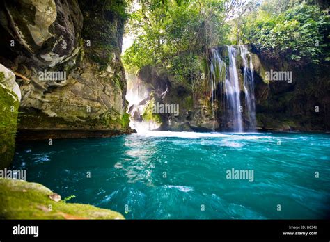 Waterfall In A Forest Tamasopo Waterfalls Tamasopo San Luis Potosi