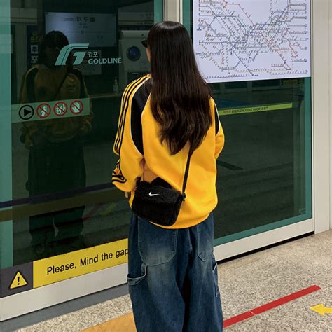 오버핏 스포티 Y2k 트랙 삼선 맨투맨