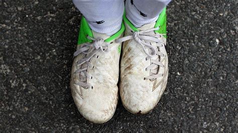 17 Hacks To Fix Damaged Or Ruined Clothing Lifehack Ruined Clothes