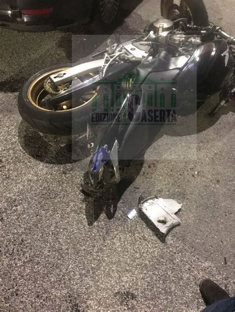 Impatto Choc Tra Furgone E Moto Grave Il Centauro