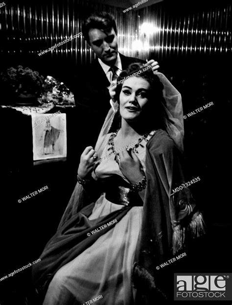 Joan Sutherland Being Helped With Her Veil The Soprano Joan Sutherland In Her Dressing Room