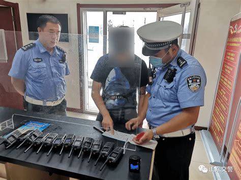 胆大妄为！未成年男孩开百万豪车上高速，被交警及时拦下！机动车