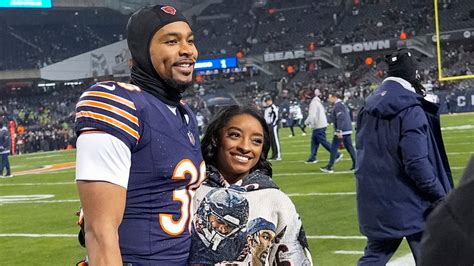 Simone Biles Sports Custom Jonathan Owens Outfit To Bears Final Home
