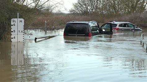 Buttsbury Wash New Years Eve Taxis Trapped In Floodwater Bbc News